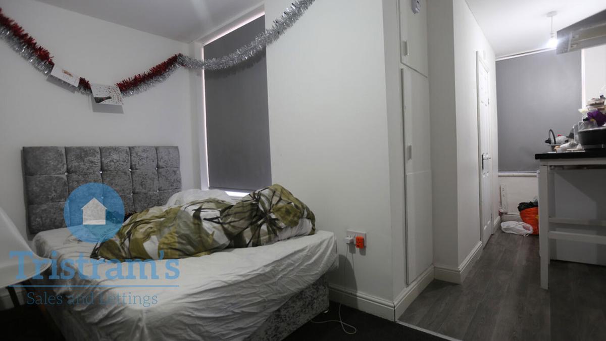 1 bedroom studio apartment for rent Russell Road Nottingham, NG7 6GX ...