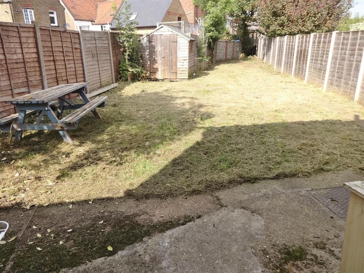 6 bedroom house for rent Lodge Close, London, UB8 2ES | UniHomes