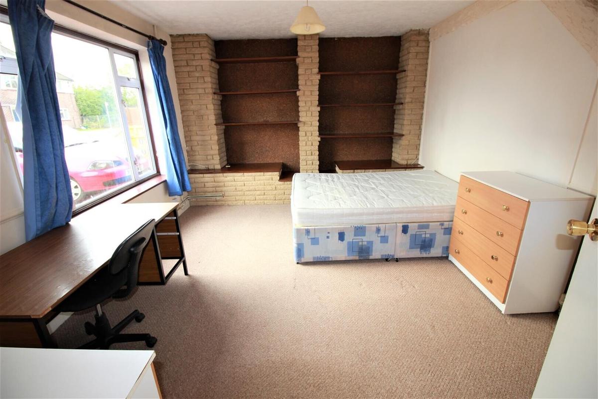 6 bedroom house for rent Lodge Close, London, UB8 2ES | UniHomes