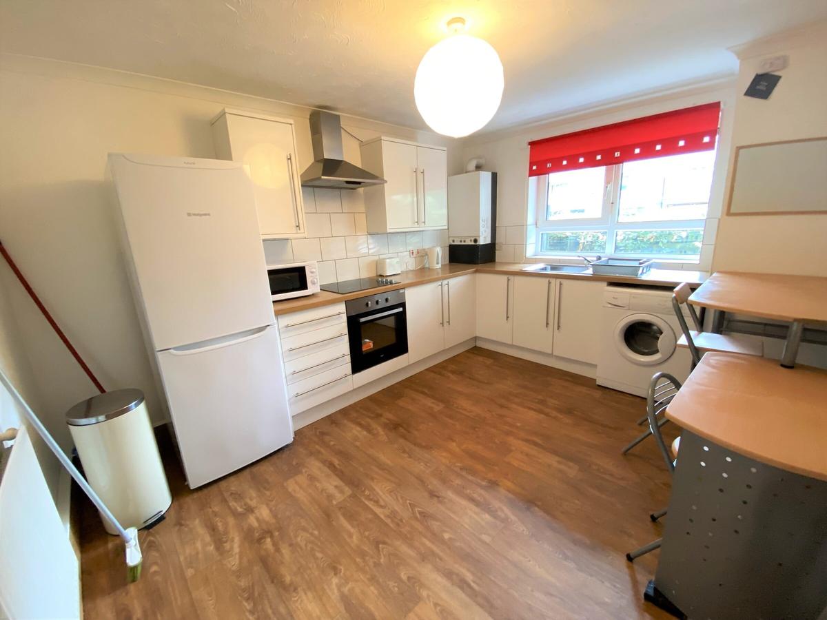 3 bedroom apartment for rent Greetham Street, Portsmouth, PO5 4LJ ...