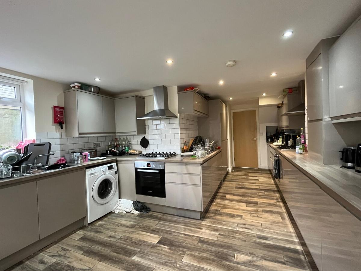 6 bedroom house for rent Maindy Road, Cardiff, CF24 4HQ | UniHomes