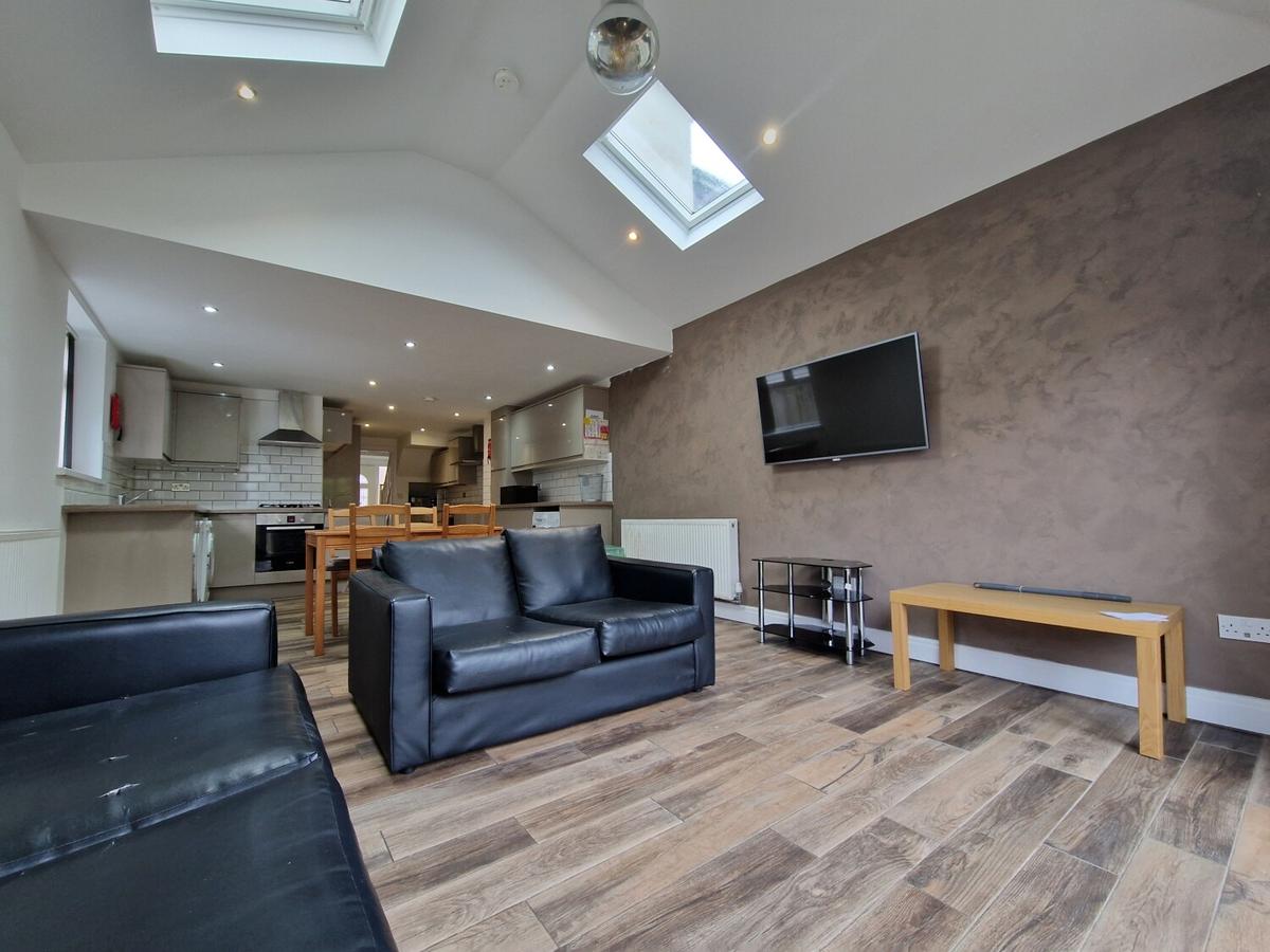 8 bedroom house for rent Maindy Road, Cardiff, CF24 4HQ | UniHomes