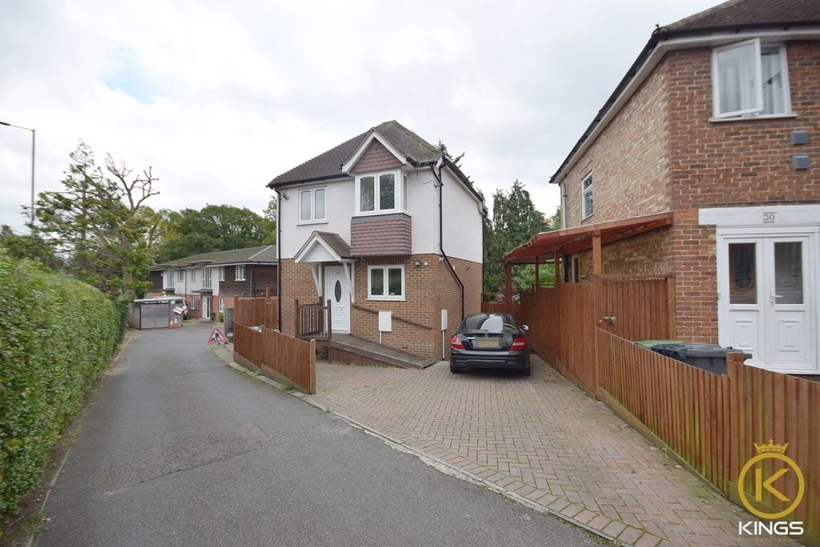 5 bedroom house for rent Ash Grove, Surrey, GU2 8UT | UniHomes