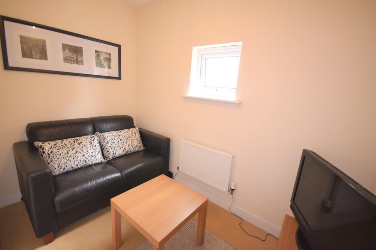 6 Bedroom House For Rent Bartholomews Square Bristol Bs7 0qb Unihomes