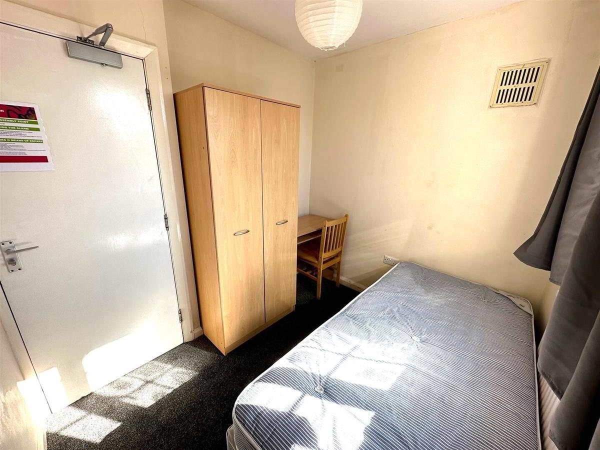 4 bedroom house for rent Montague Road, London, UB8 1QL | UniHomes