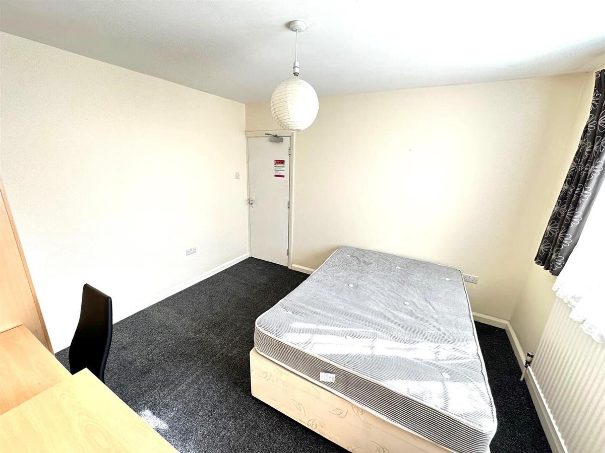 4 bedroom house for rent Montague Road, London, UB8 1QL | UniHomes