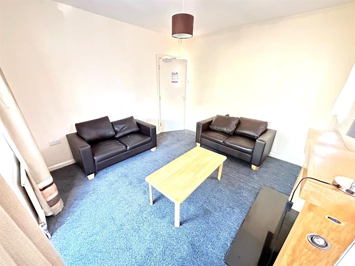 4 bedroom house for rent Montague Road, London, UB8 1QL | UniHomes