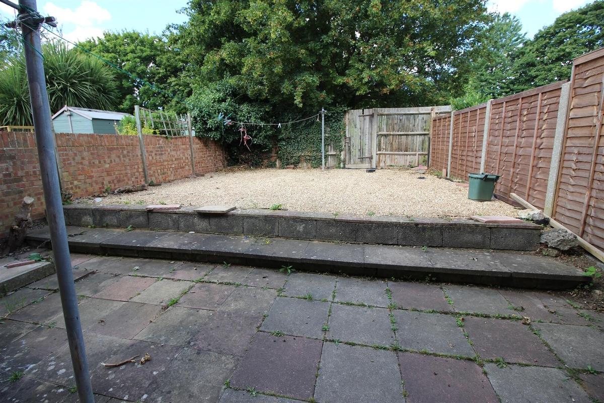 5 bedroom house for rent Bosanquet Close, London, UB8 3PE | UniHomes