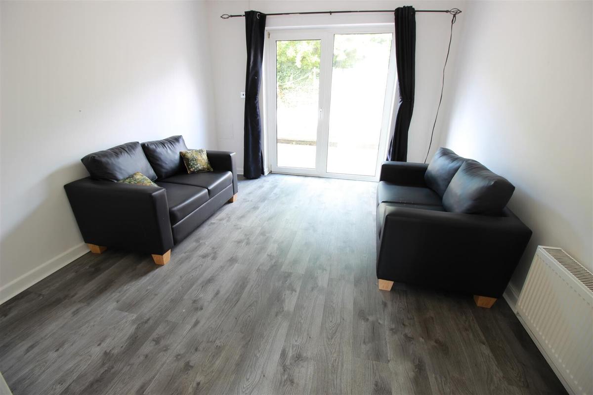 5 bedroom house for rent Bosanquet Close, London, UB8 3PE | UniHomes