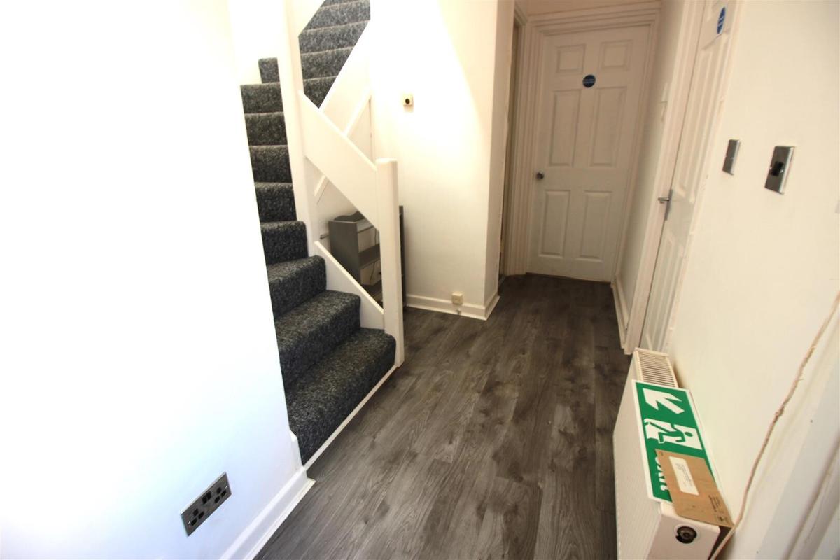 5 bedroom house for rent Bosanquet Close, London, UB8 3PE | UniHomes