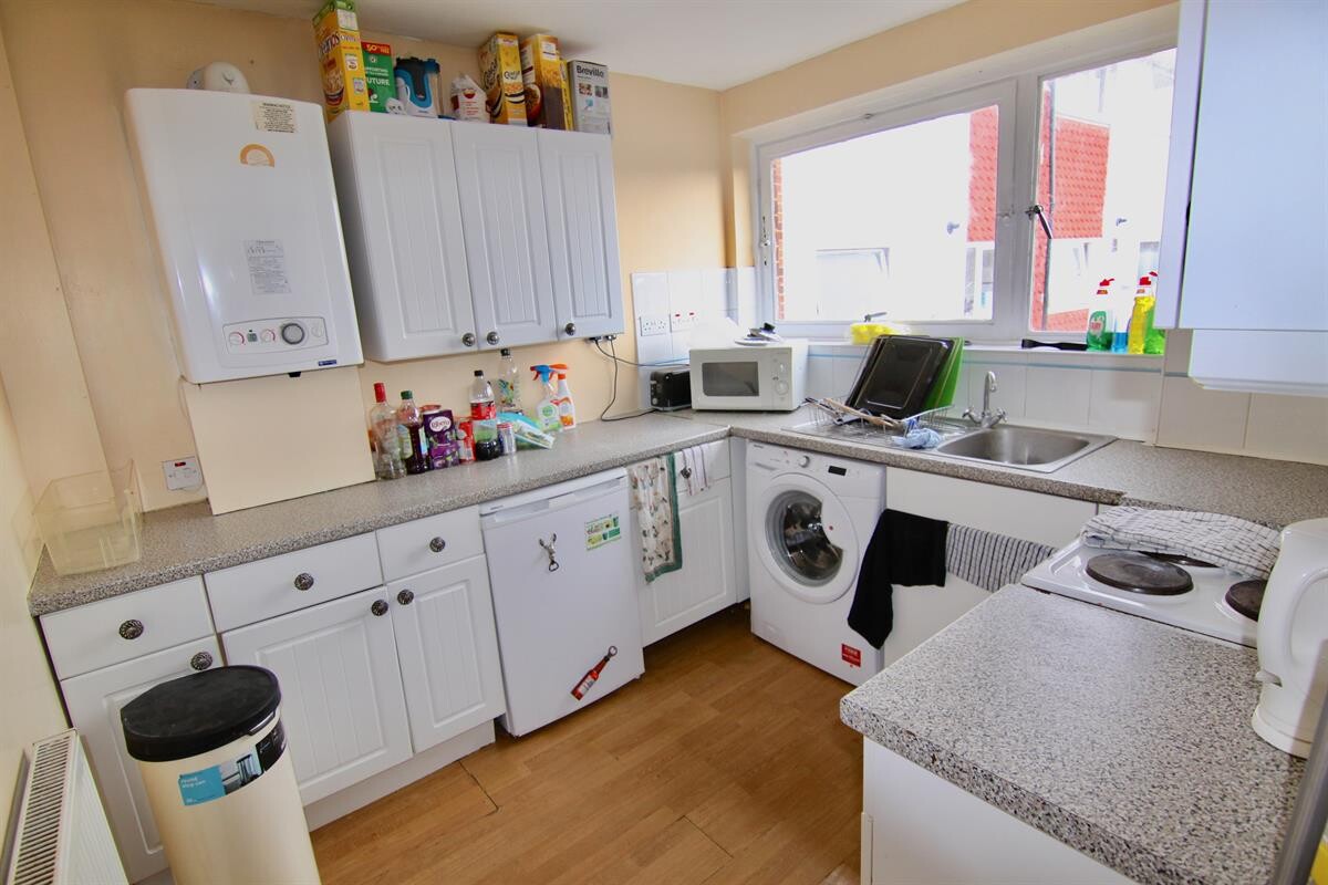 4 bedroom house for rent Guildford Park Avenue, Surrey, GU2 7NN | UniHomes