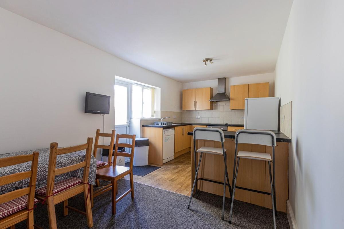 6 bedroom house for rent Cathays Terrace Cardiff, CF24 4HU | UniHomes