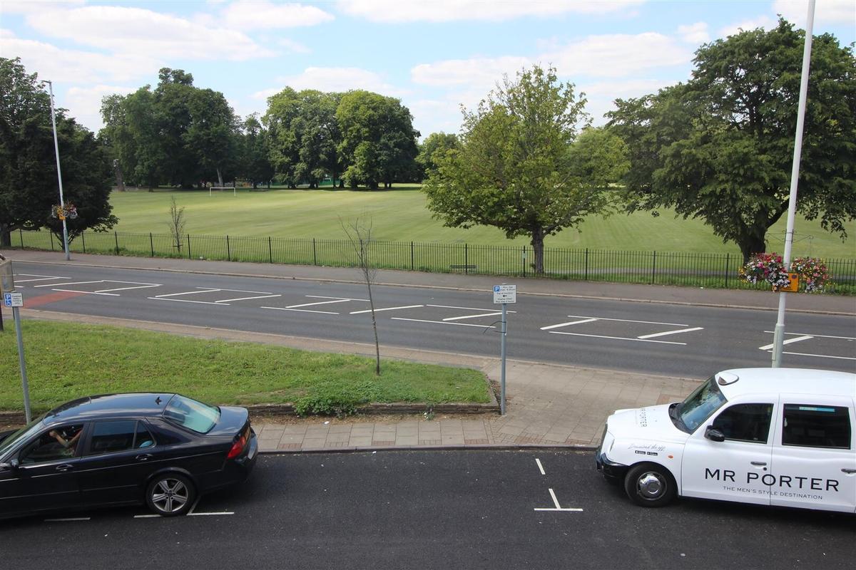 3 bedroom apartment for rent Dellfield Parade, London, UB8 2EN | UniHomes