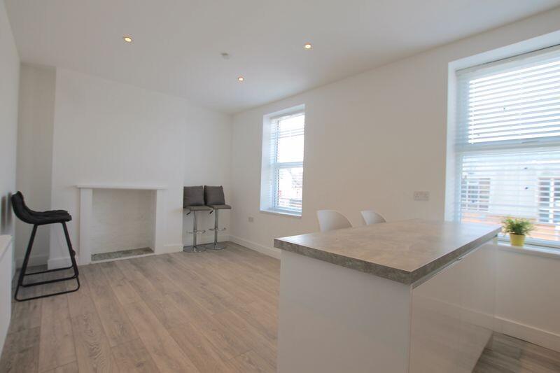 3 bedroom apartment for rent Splott Road Cardiff, CF24 2BU | UniHomes