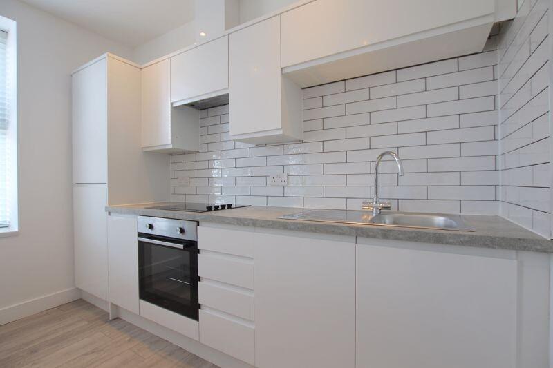 3 bedroom apartment for rent Splott Road Cardiff, CF24 2BU | UniHomes
