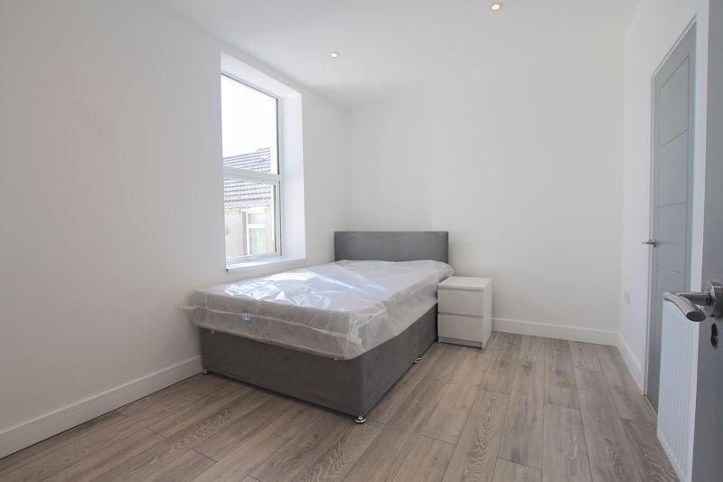 3 bedroom apartment for rent Splott Road Cardiff, CF24 2BU | UniHomes