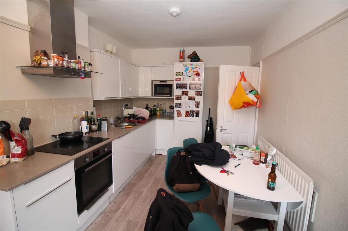 3 bedroom apartment for rent Alma Vale Road Bristol, BS8 2HY | UniHomes