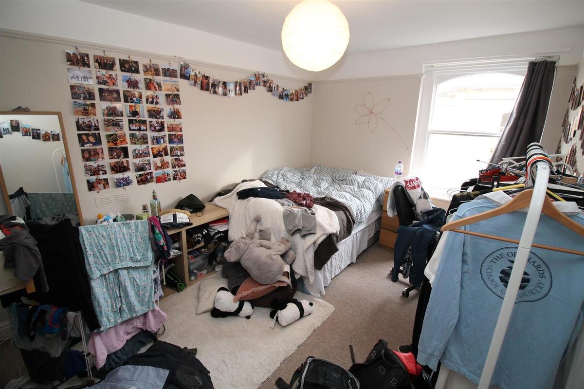 3 bedroom apartment for rent Alma Vale Road Bristol, BS8 2HY | UniHomes