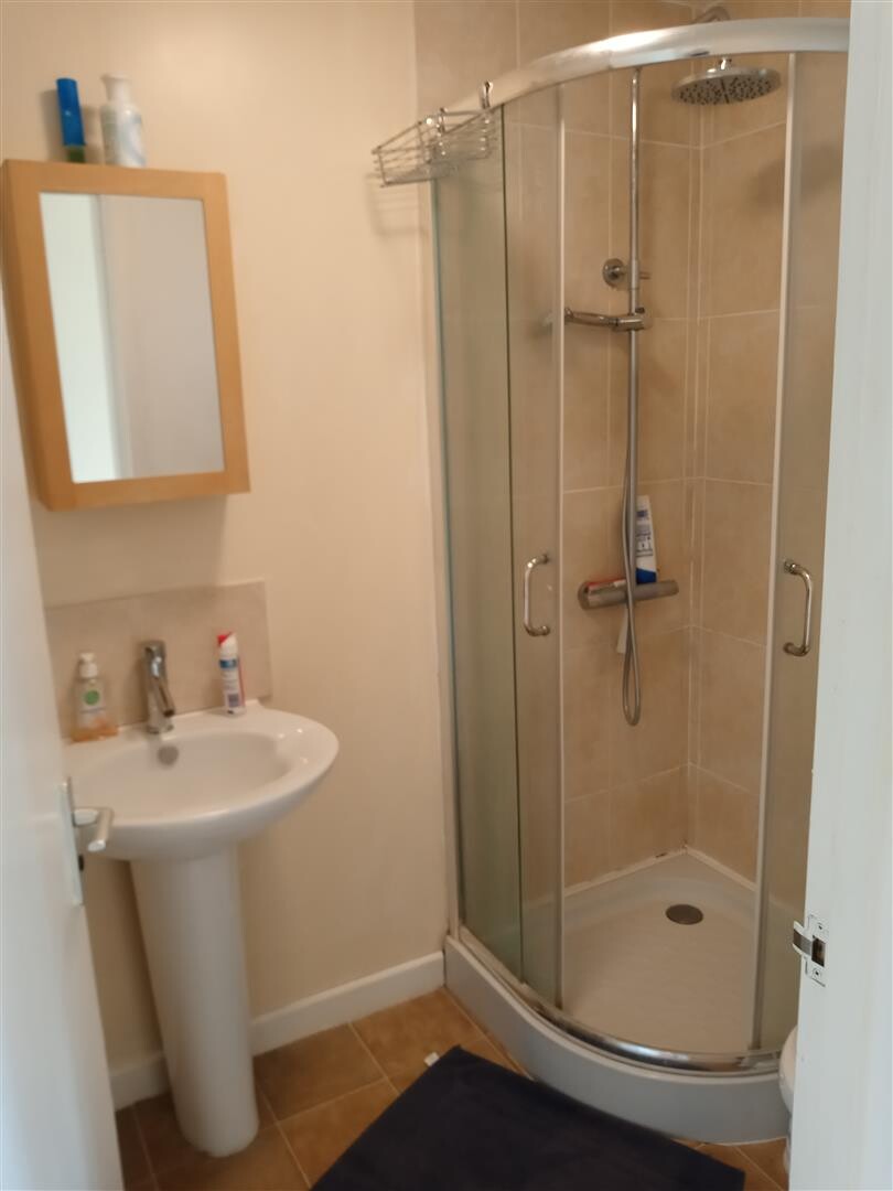 4 bedroom house for rent Broomfield, Surrey, GU2 8LQ | UniHomes