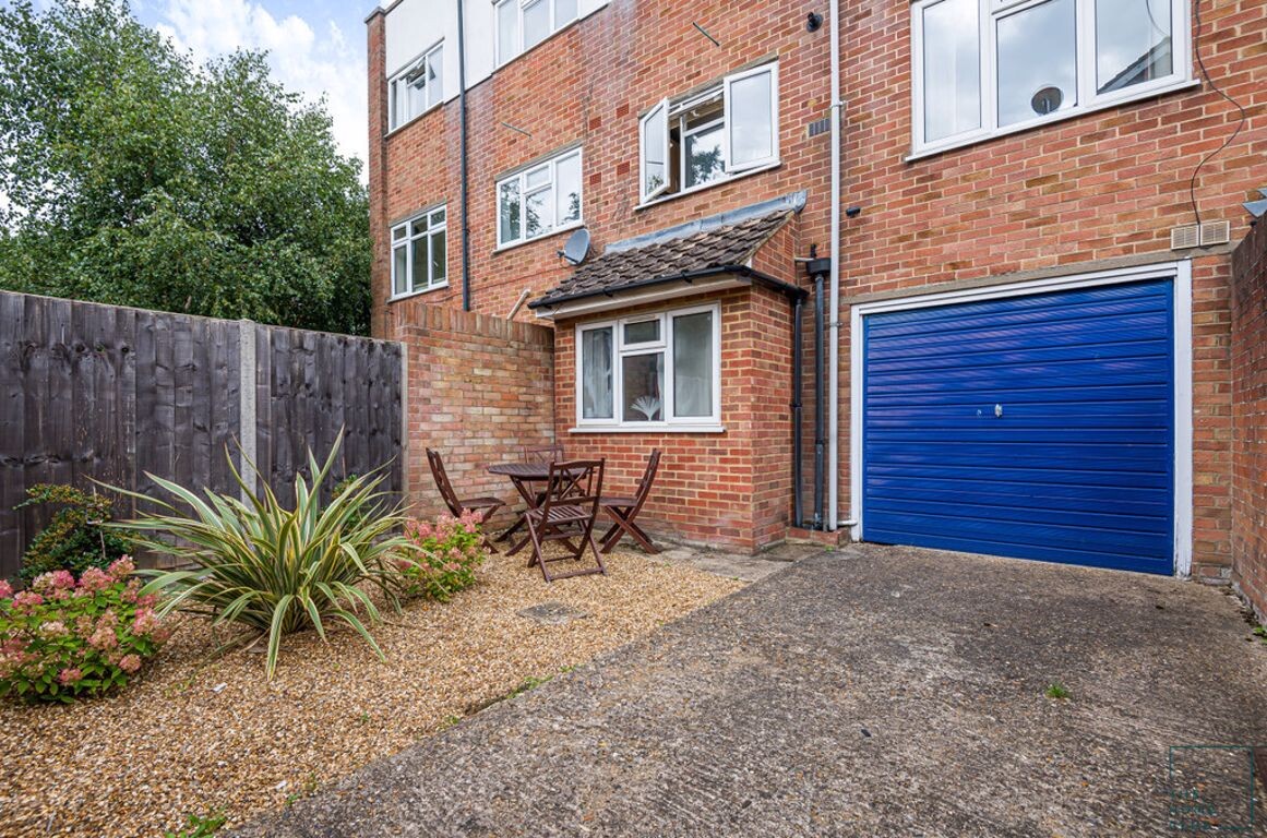 5 bedroom house for rent Lindfield Gardens, Surrey, GU1 1TP | UniHomes