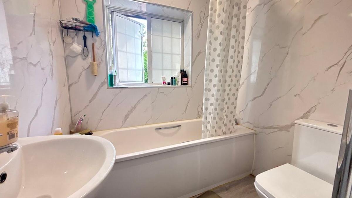 1 bedroom house for rent Ash Grove Surrey, GU2 8UT | UniHomes