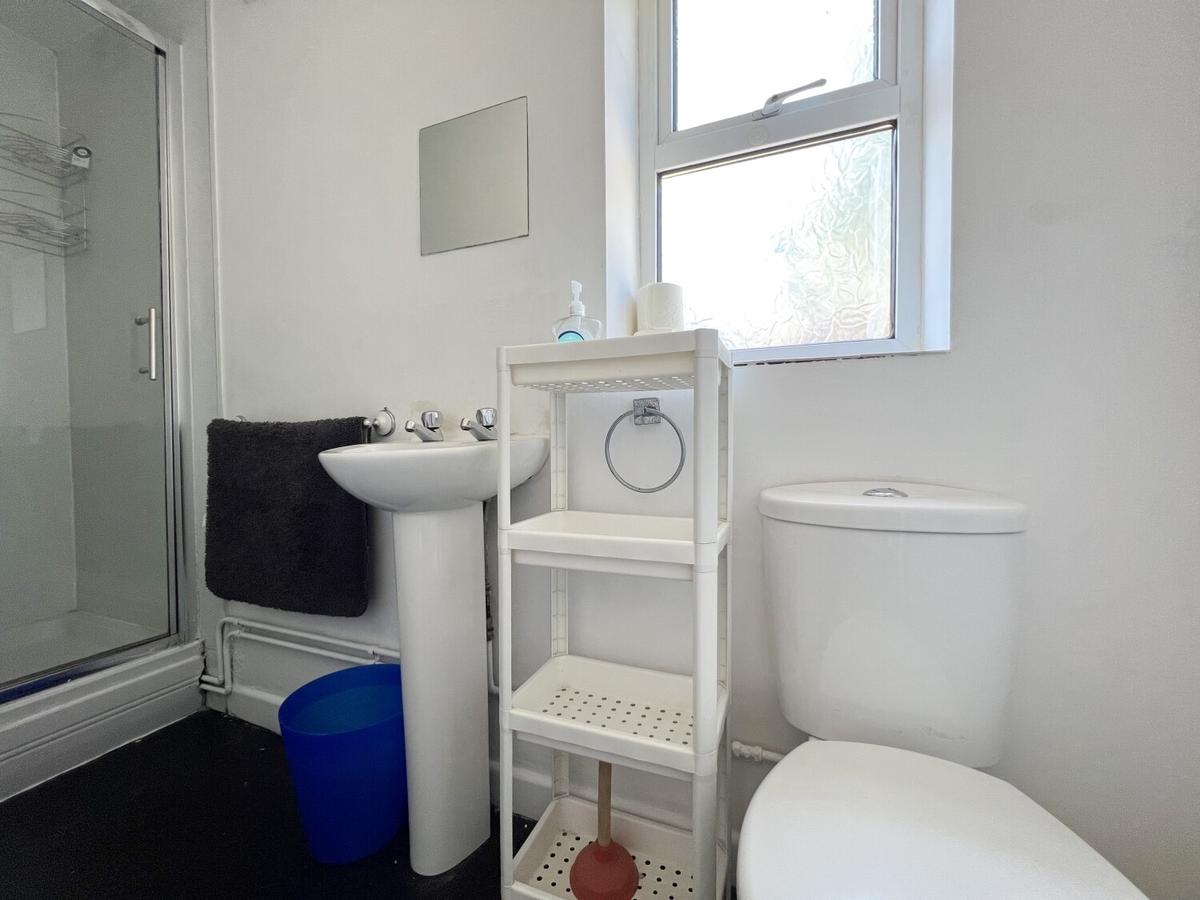 6 bedroom house for rent Woodville Road Cardiff, CF24 4DW | UniHomes