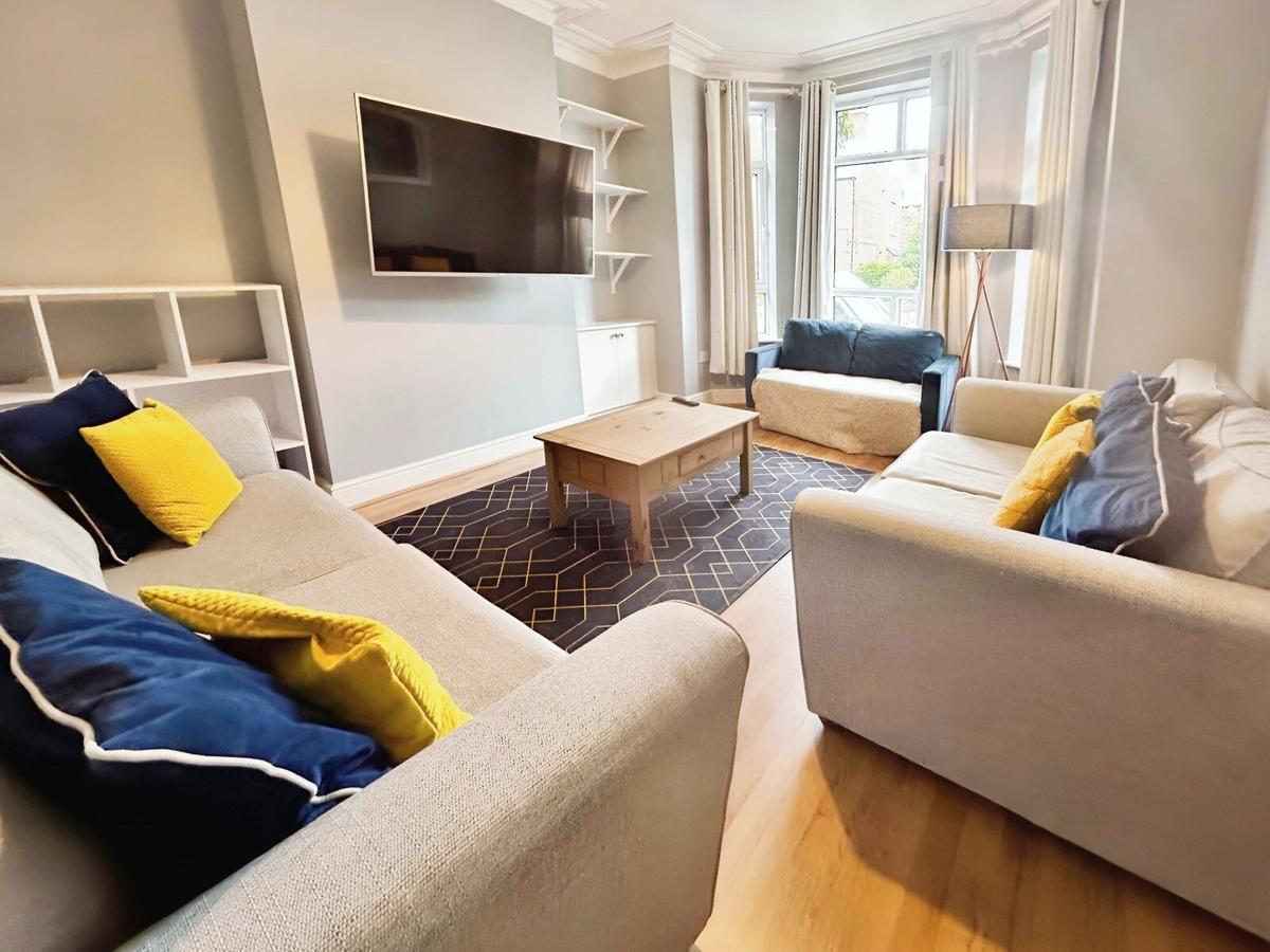 6 bedroom house for rent Leamington Avenue Manchester, M20 2WQ | UniHomes