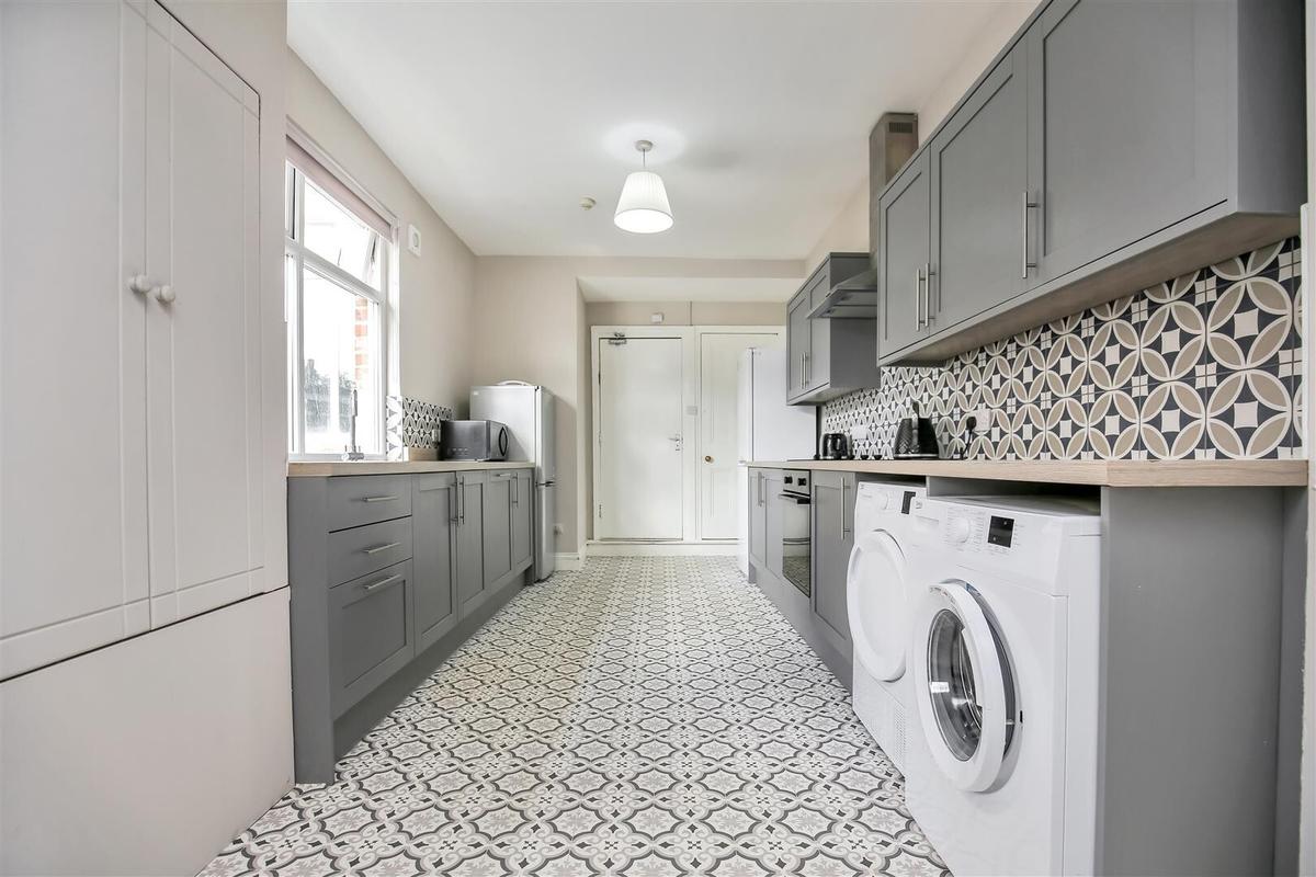 7 bedroom house for rent Manor House Road Newcastle, NE2 2LY | UniHomes