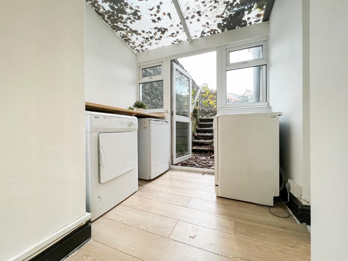 6 bedroom house for rent Senghenydd Road, Cardiff, CF24 4AH | UniHomes