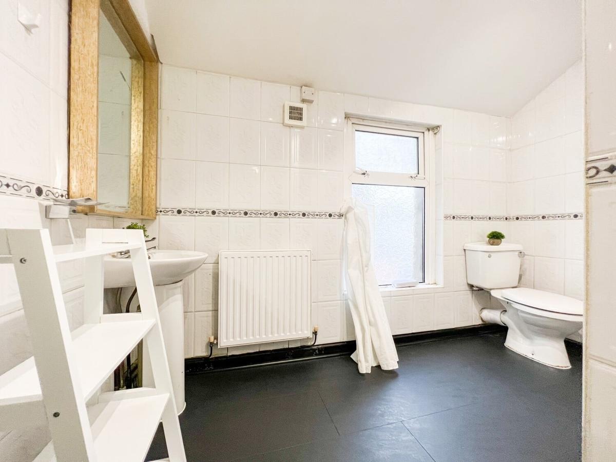 6 bedroom house for rent Senghenydd Road, Cardiff, CF24 4AH | UniHomes