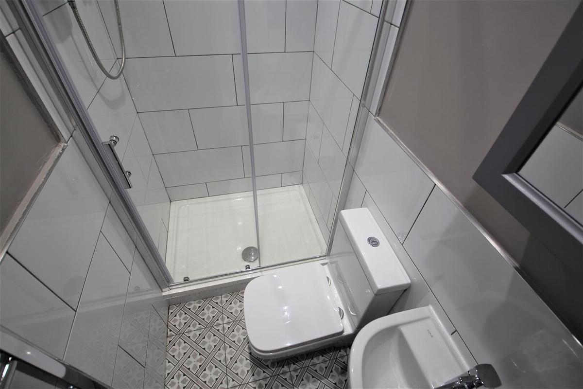 4 bedroom apartment for rent 36 Cliff Road Leeds, LS6 2ET | UniHomes