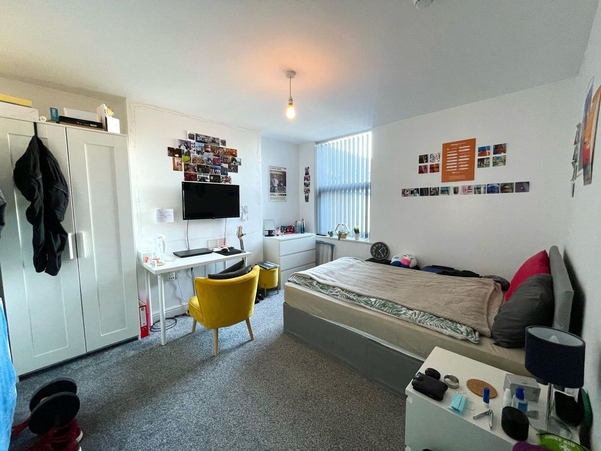 5 bedroom apartment for rent Adamsdown Square, Cardiff, CF24 0EZ | UniHomes