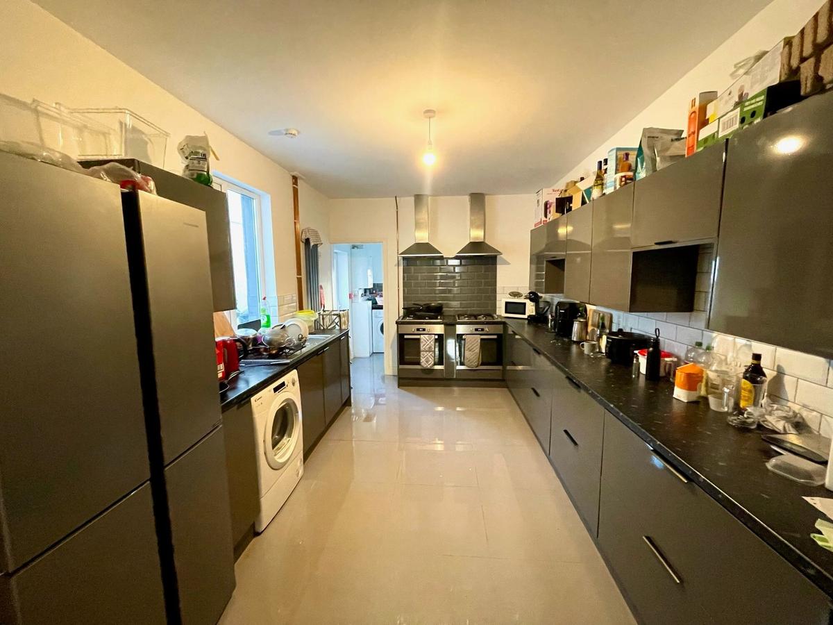 5 bedroom apartment for rent Adamsdown Square, Cardiff, CF24 0EZ | UniHomes