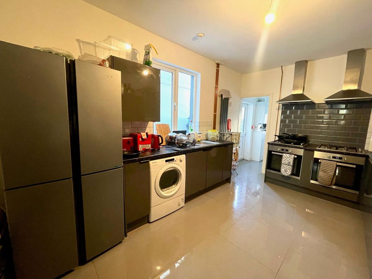 5 bedroom apartment for rent Adamsdown Square, Cardiff, CF24 0EZ | UniHomes