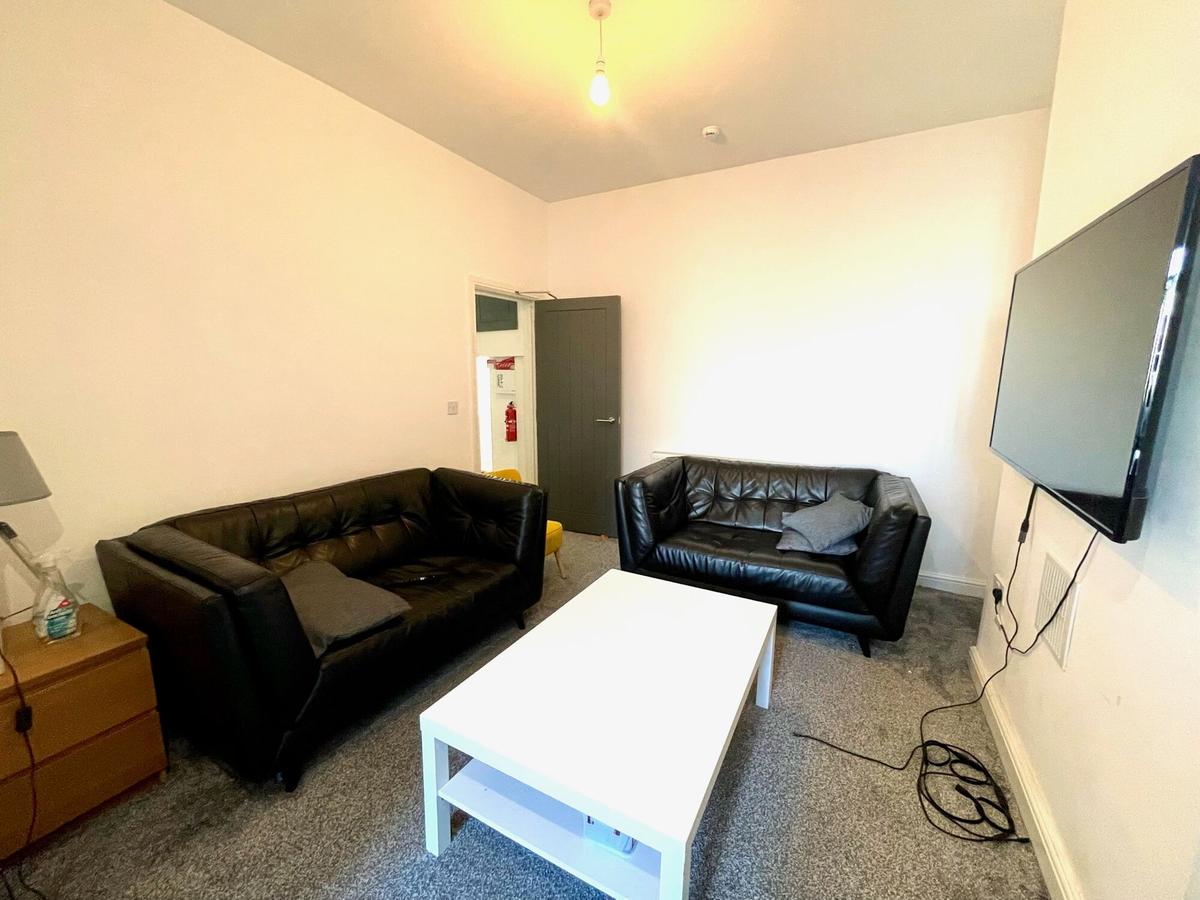 5 bedroom apartment for rent Adamsdown Square, Cardiff, CF24 0EZ | UniHomes