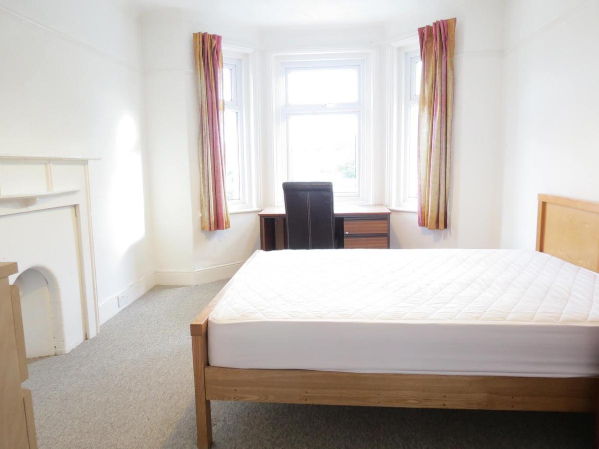 6 bedroom house for rent Maxwell Road, Bournemouth, BH9 1DL | UniHomes