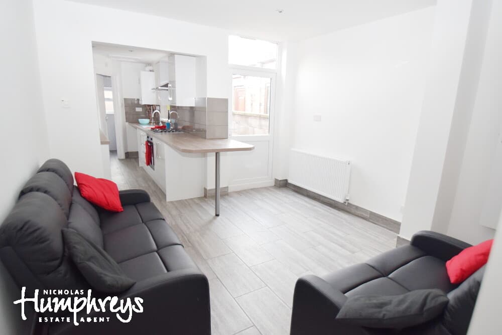 3 Bedroom House For Rent Watford Street Stoke On Trent St4 2ew Unihomes