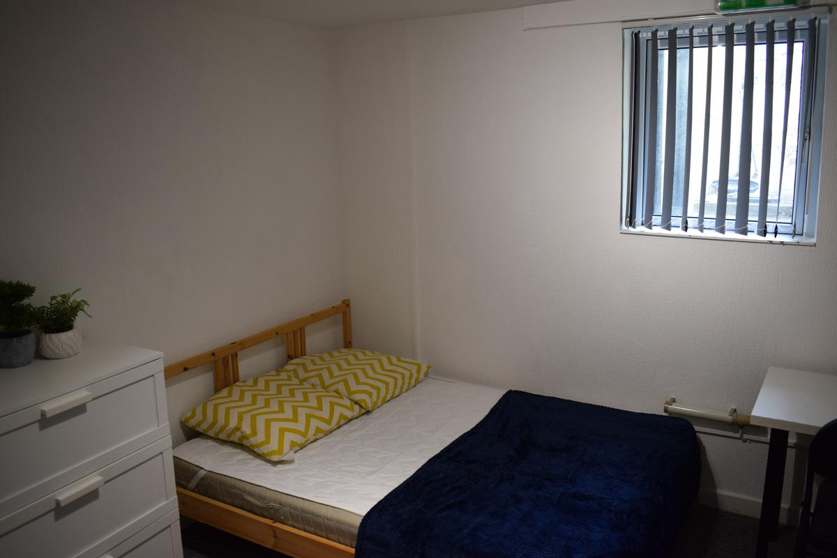 8 bedroom house for rent Cathays Terrace, Cardiff, CF24 4HU | UniHomes