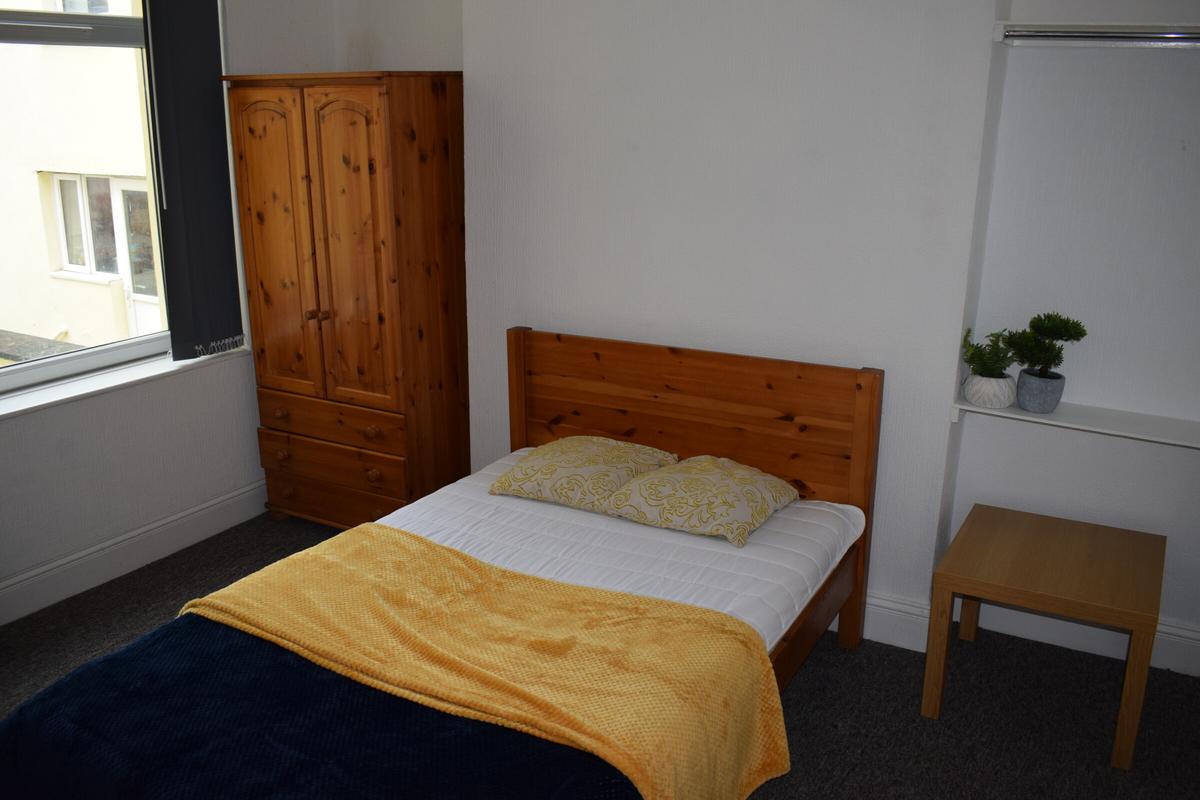 8 bedroom house for rent Cathays Terrace, Cardiff, CF24 4HU | UniHomes
