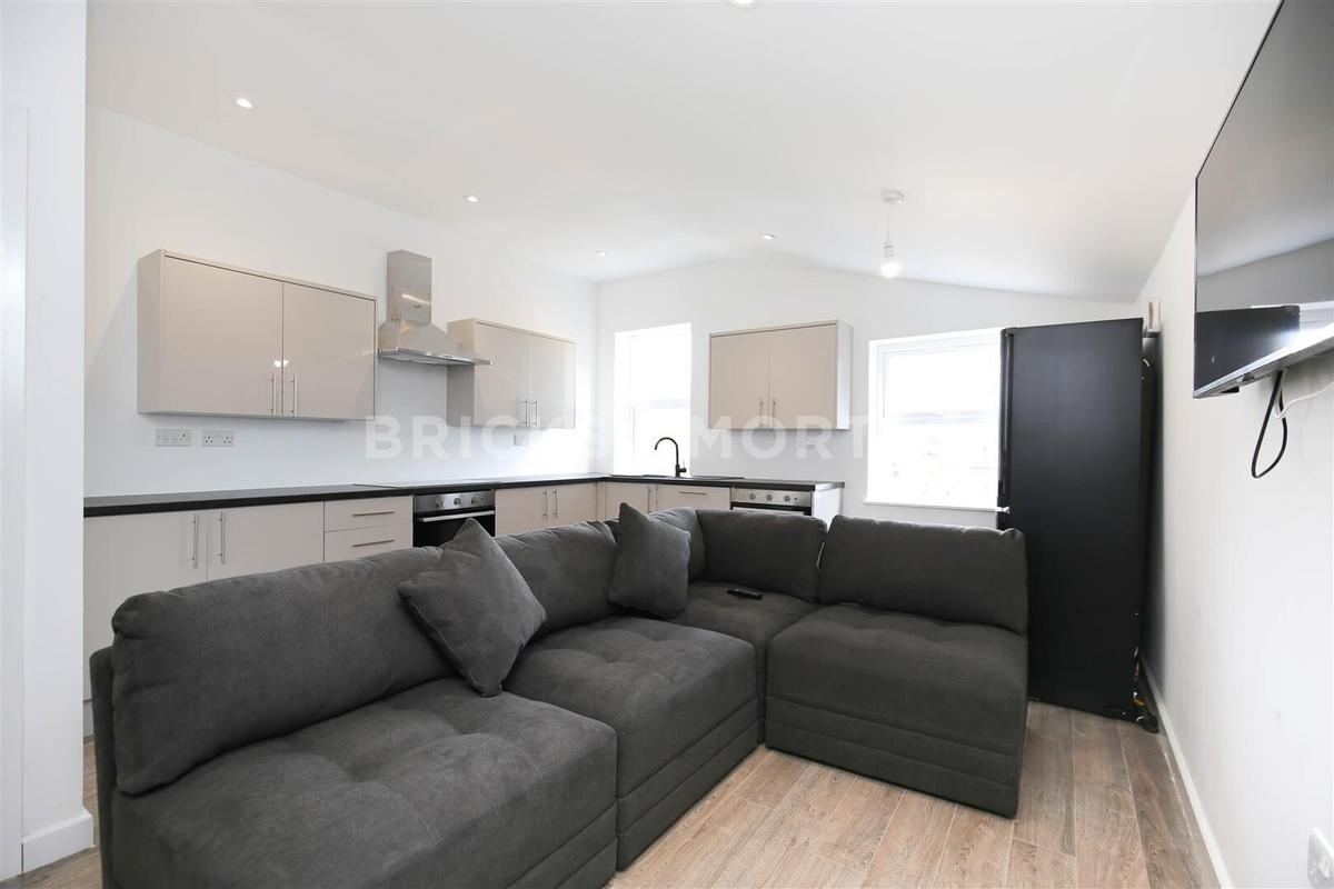 5 bedroom apartment for rent Osborne Road Newcastle, NE2 2AL | UniHomes