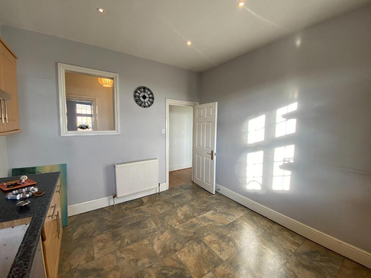 2 bedroom apartment for rent Queens Parade, Friern Barnet Road, London ...