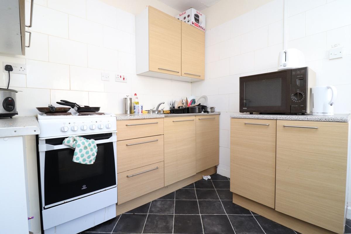 3 bedroom apartment for rent Cathays Terrace Cardiff, CF24 4HU | UniHomes