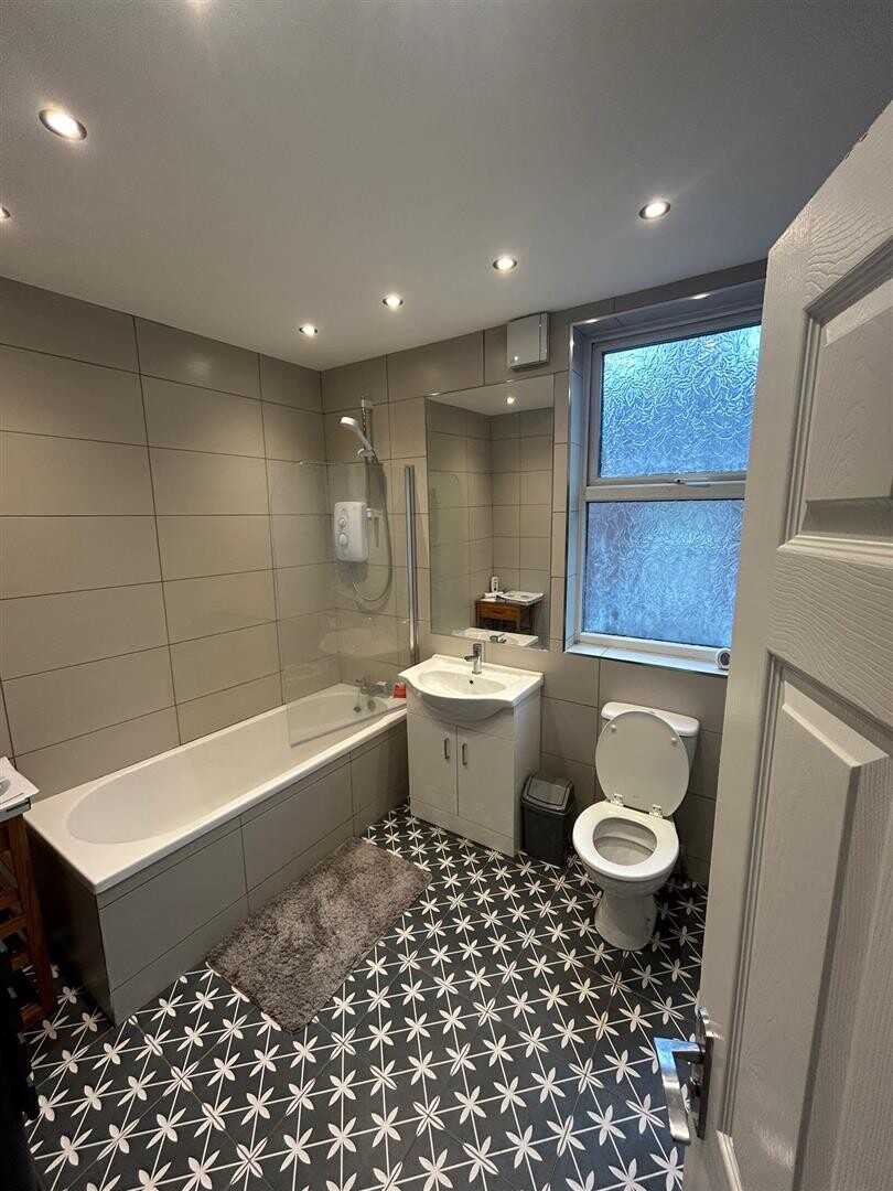 5 bedroom house for rent Beresford Avenue Hull, HU6 7LR | UniHomes