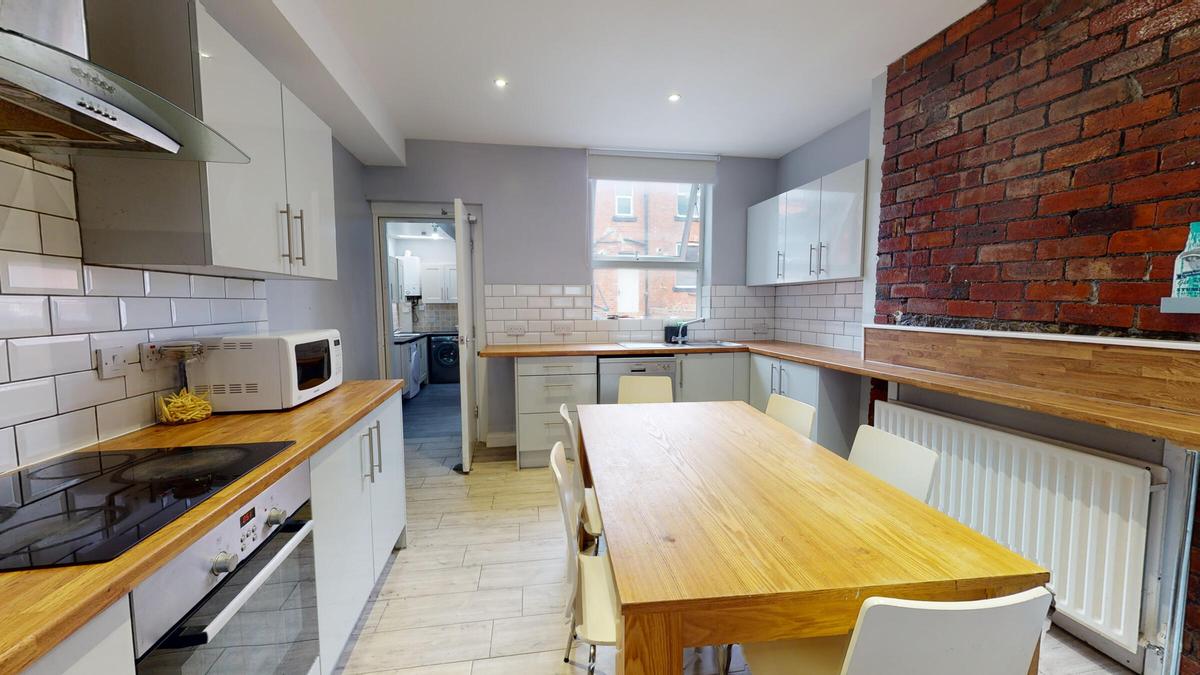 6 bedroom house for rent Manor Drive, Leeds, LS6 1DE | UniHomes