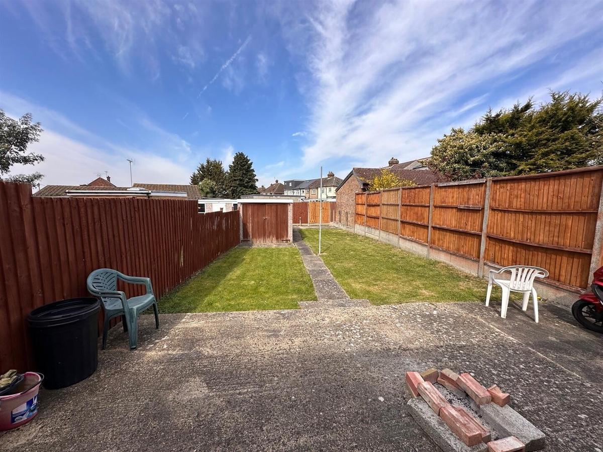 4 bedroom house for rent Royal Lane, London, UB8 3QU | UniHomes