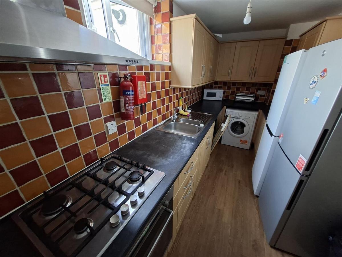 5 bedroom apartment for rent Miskin Street Cardiff, CF24 4AP | UniHomes