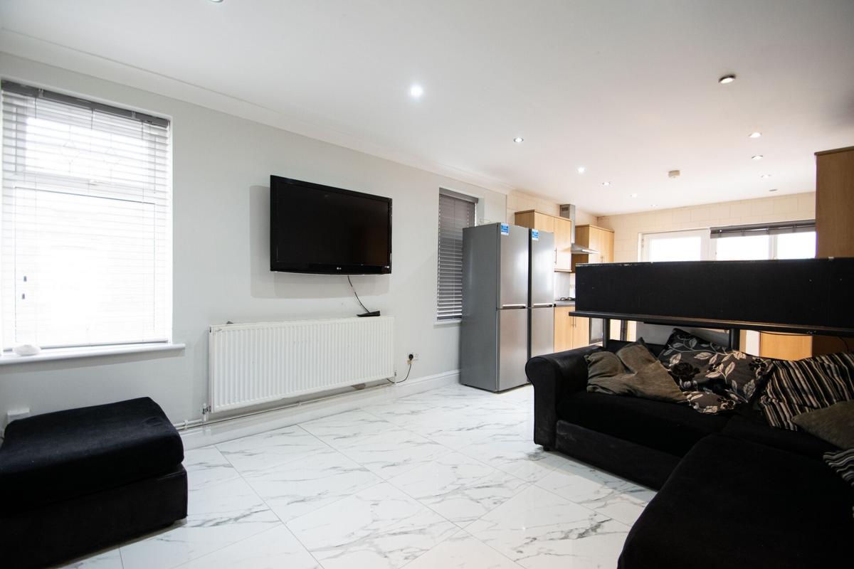 8 bedroom house for rent Moy Cardiff, CF24 4SH | UniHomes