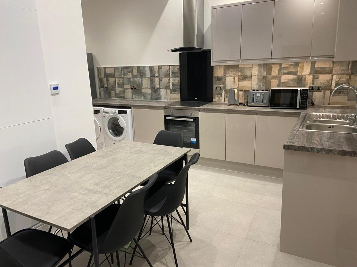 6 bedroom house for rent Oxney Road Droylsden Manchester, M12 5SZ ...
