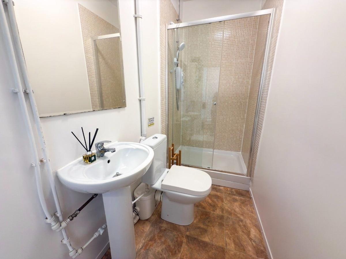 5 bedroom house for rent Deramore Street Manchester, M14 4DT | UniHomes