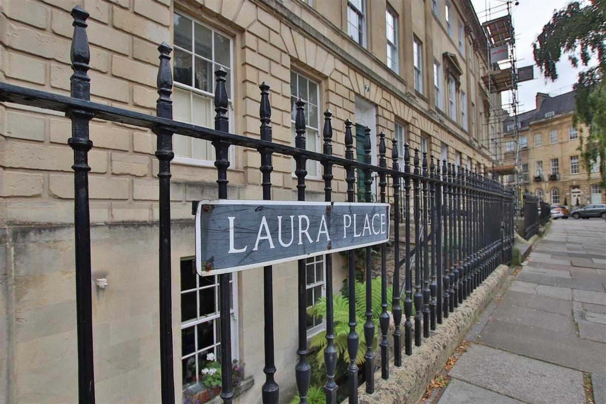 2 bedroom apartment for rent 7 Laura Place, Bath, BA2 4BJ | UniHomes